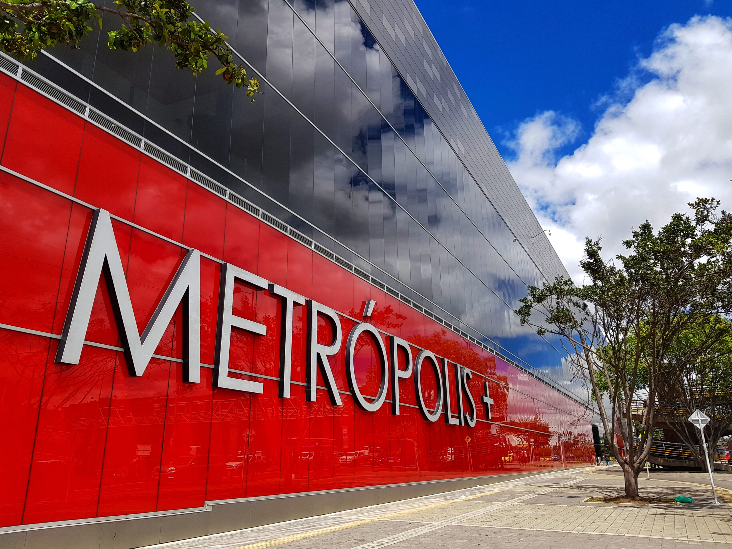 Centro Comercial Metrópolis Conoce de Nosotros y Ven a Divertirte